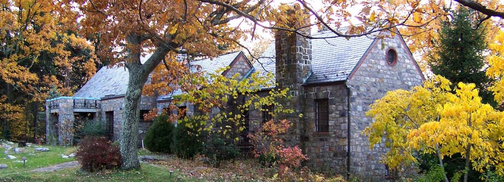 Bear's Den on the Appalachian Trail – An official hiker hostel in ...